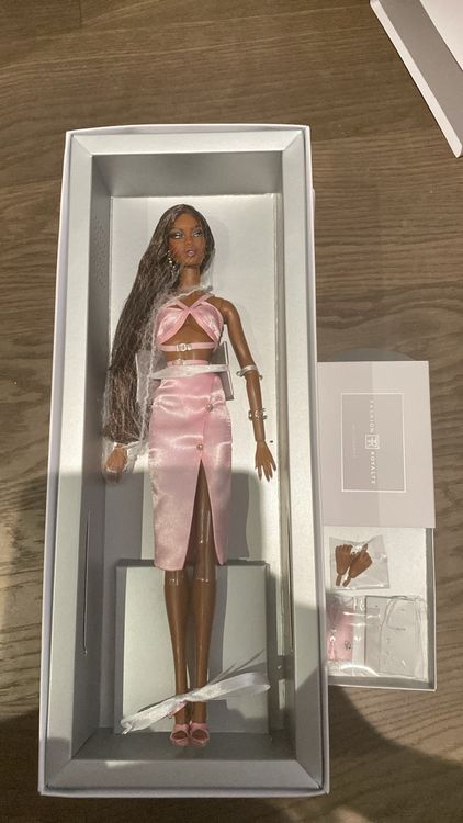 Integrity toys Adèle makeda pink glam (Neuf (Voir description)) à Fully ...