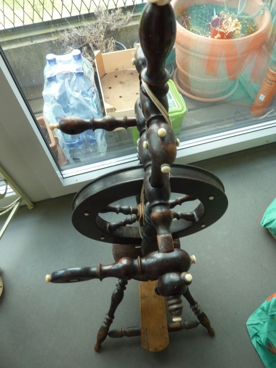 SCHÖNES ALTES SPINNRAD MIT SPULE FUNKTIONSFÄHIG (Gebraucht) in Zürich ...