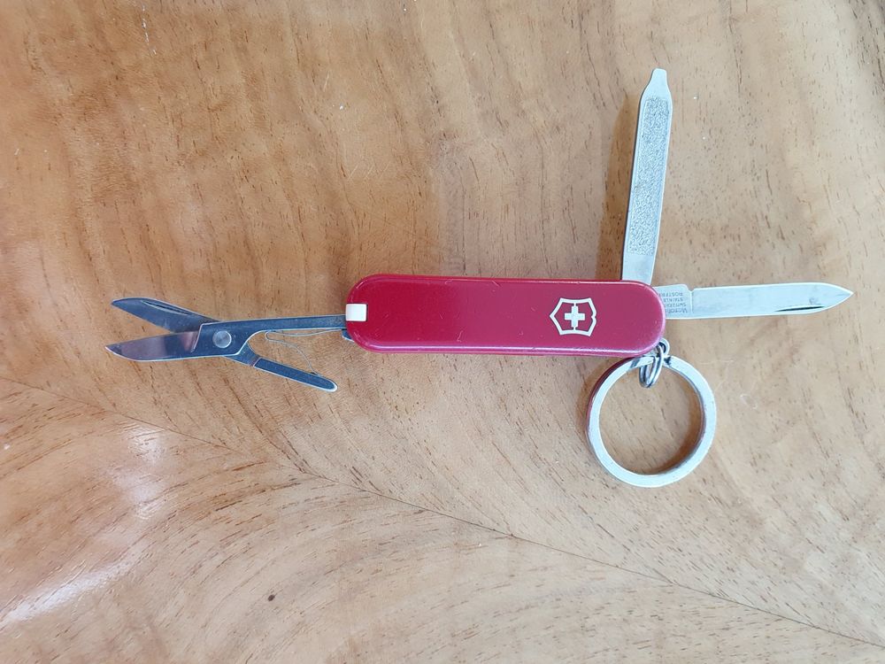 Messer Viktor Inox Schlüsselanhänger (Gebraucht) in für CHF 6 – mit ...