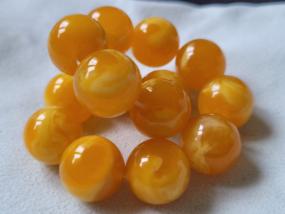 Armband 16mm Kugeln wie Bernstein butterscotch weiß groß | Kaufen auf ...
