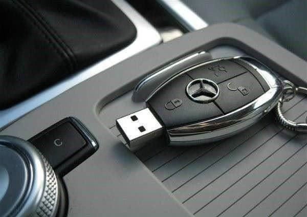Mercedes Benz USB Stick 32GB - Schwarz | Kaufen auf Ricardo