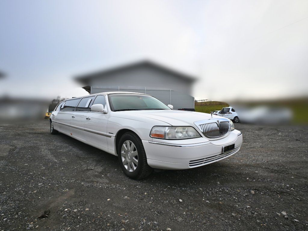 Lincoln Town Car Stretchlimousine – V8 Power für Events & Au (Gebraucht ...