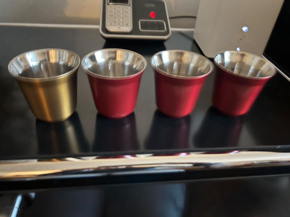 Nespresso Tassen Set Pixie Gold&Rot, Neuwertig | Kaufen auf Ricardo