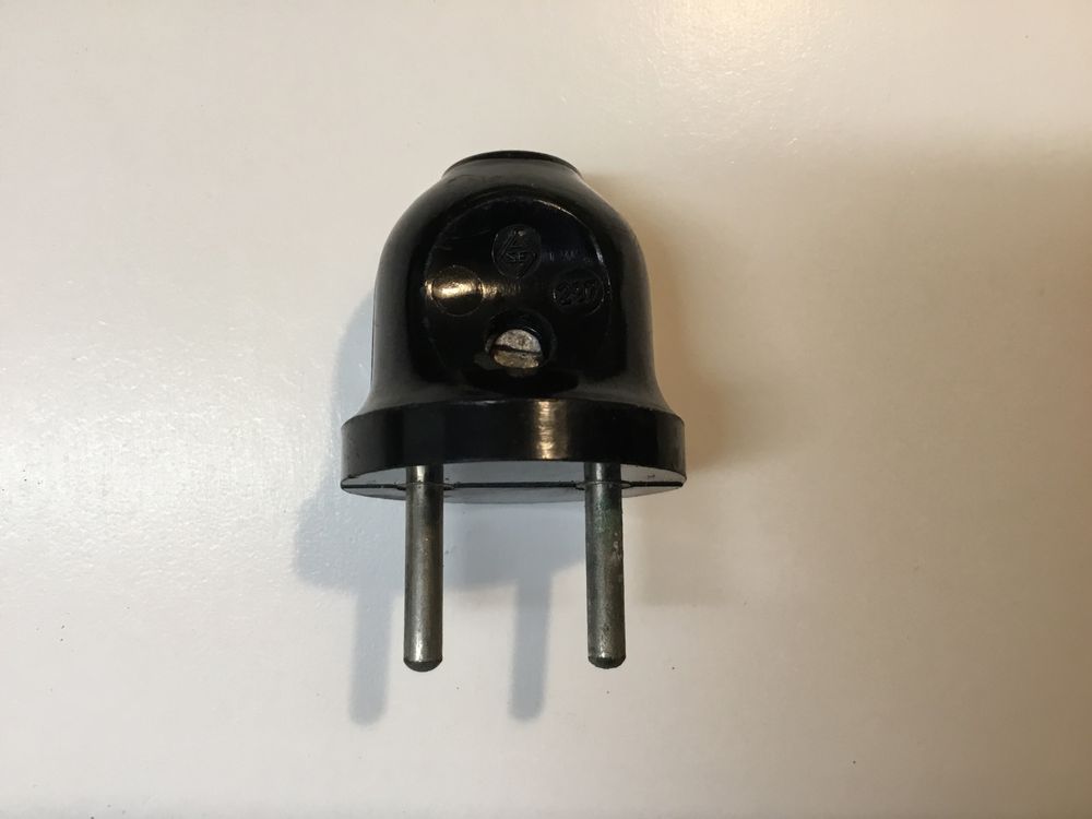 2 Pol Stecker aus Bakelit / 10A 250V (Gebraucht) in Kreuzlingen für CHF ...