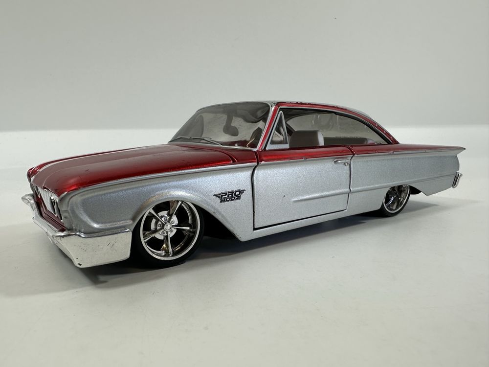 1960 Ford Starliner 1:24, rot-silber, Maisto (Gebraucht) in ...