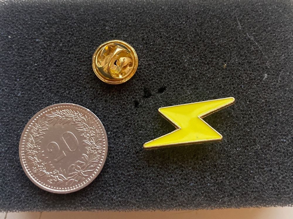 PIN'S - FLASH (Neuf (Voir description)) à Le Brassus pour CHF 1.5 ...