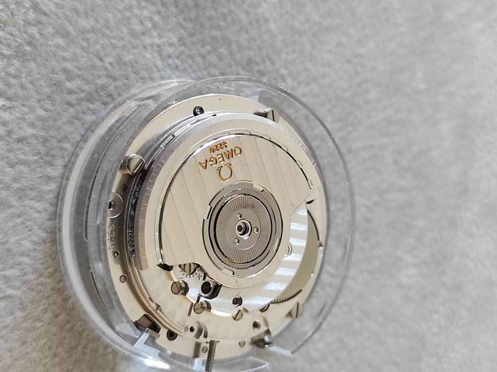 Omega Chronographen Uhrwerk 3220 in der Originalverpackung (Neu und ...