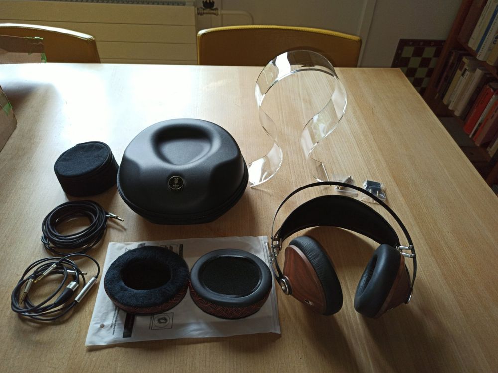 Meze 99 Classics, Silber. Inkl neue Ohrenpolster und Ständer (Gebraucht ...