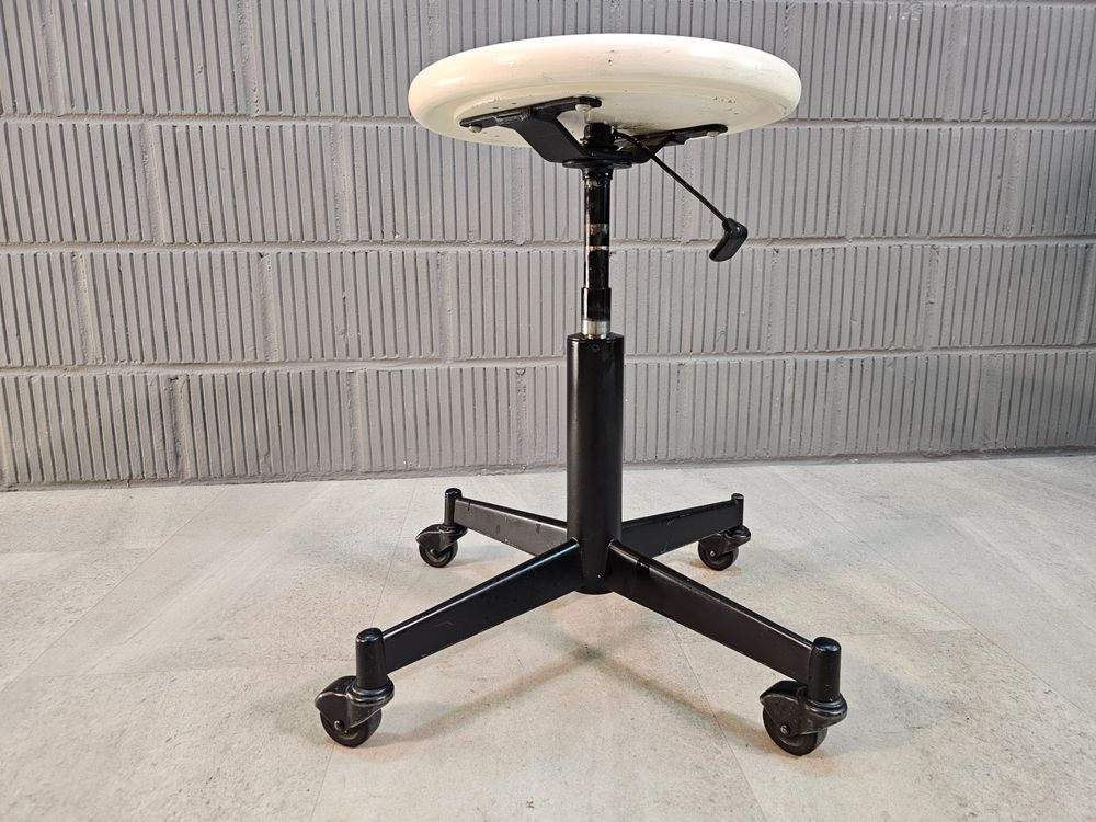 Industriedesign Feder-Drehhocker Werkstatt Hocker, Stool (Gebraucht) in ...