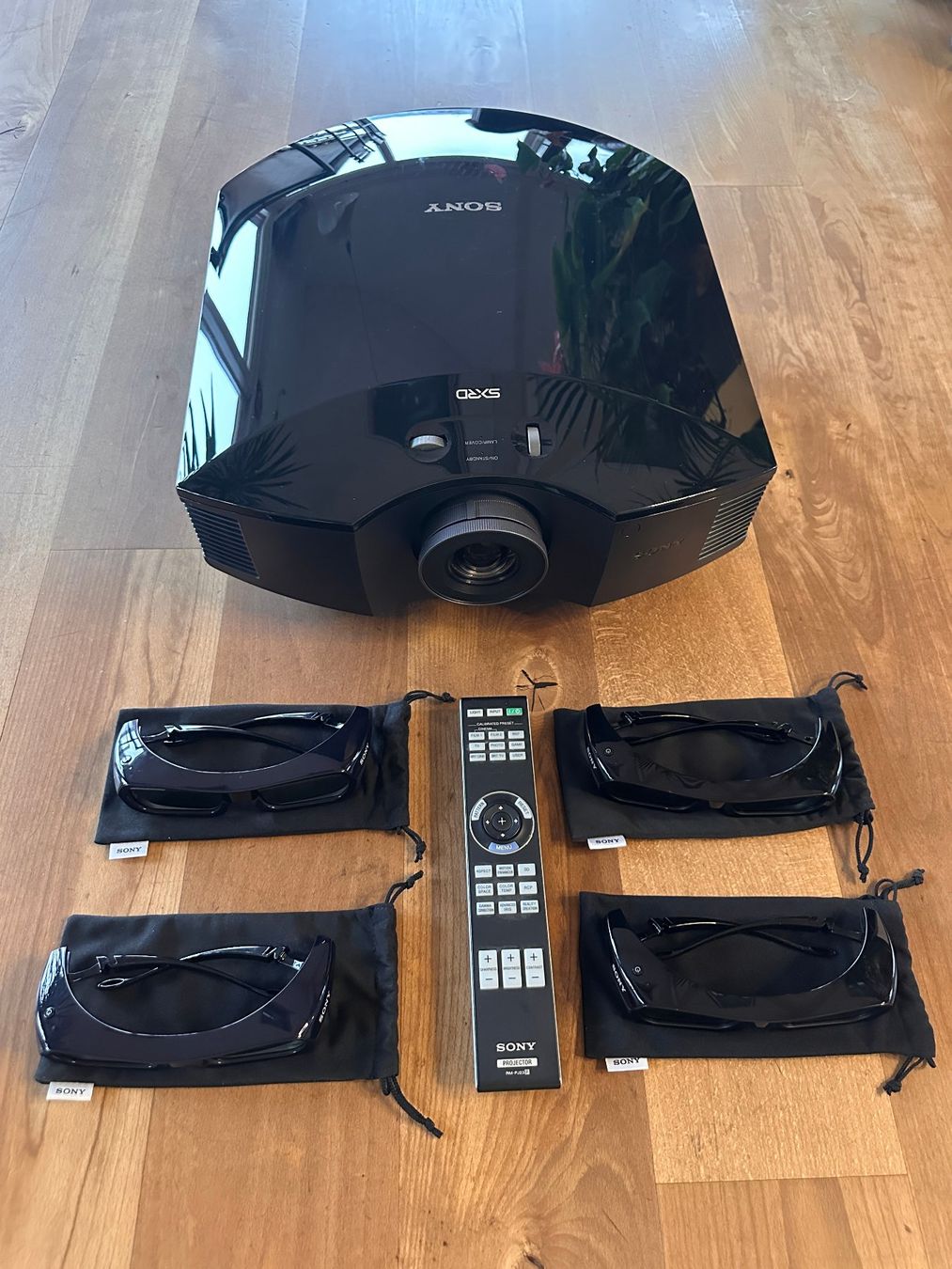 Sony Beamer VPL HW-50 ES, top Zustand, mit elektr. Leinwand (Gebraucht ...