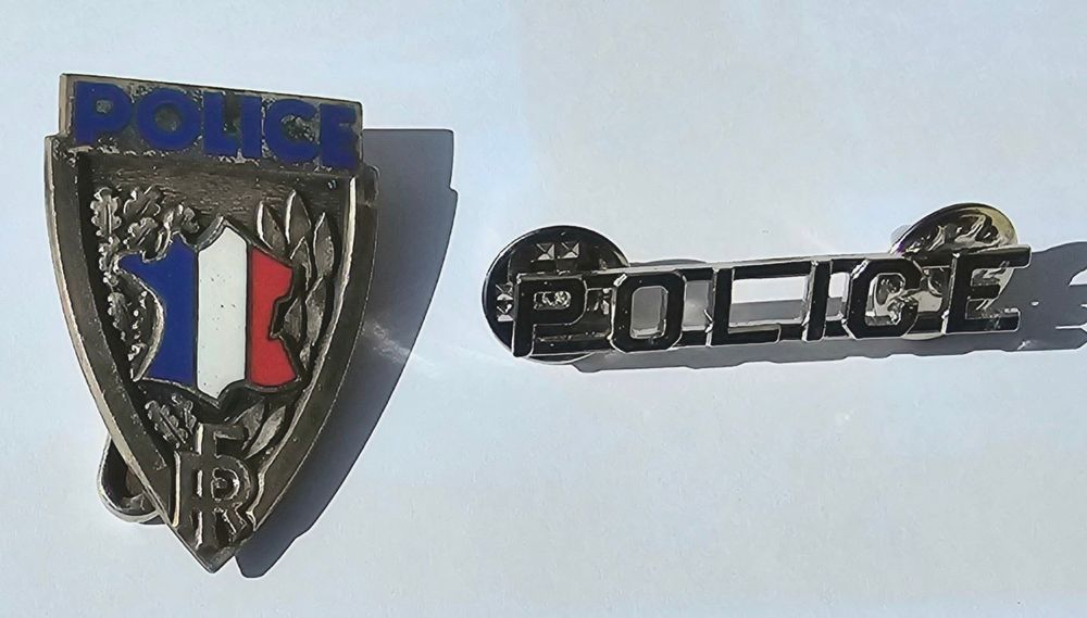 2 insignes en métal POLICE USA & France dés CHF 1.- (Gebraucht) in ...