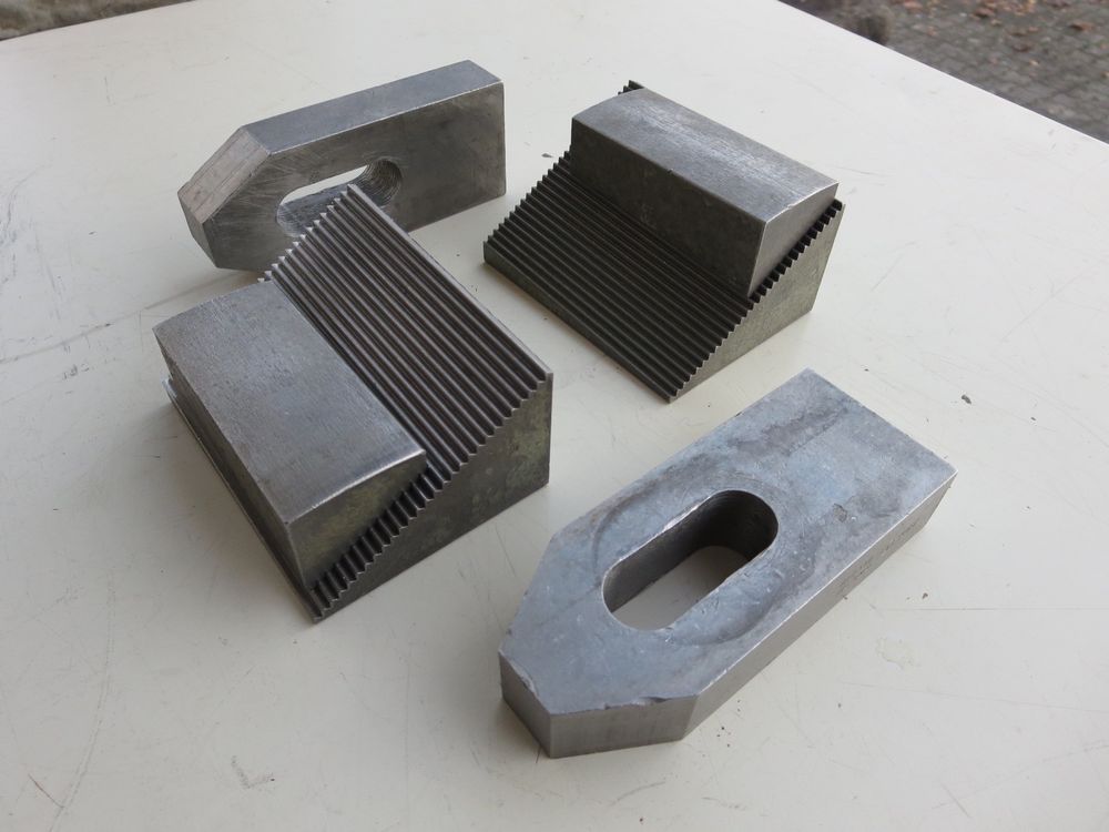 AMF Spannpratzen und Stufenböcke für Fräsmaschine (Gebraucht) in ...