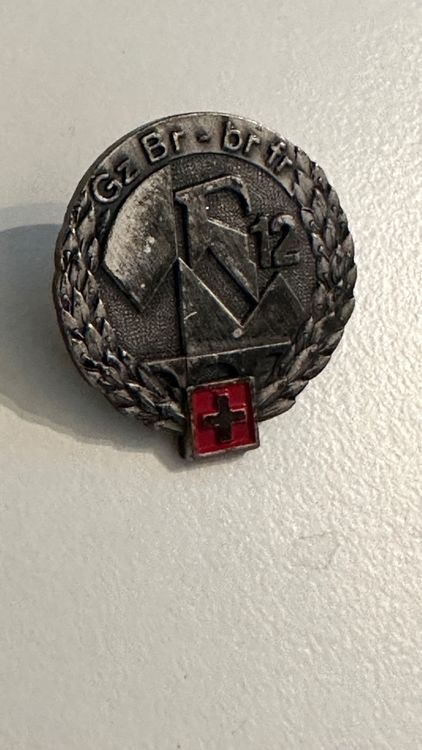 Schweizer Armee Pin + (Gebraucht) in Gutenswil für CHF 4 – mit Lieferung auf Ricardo kaufen