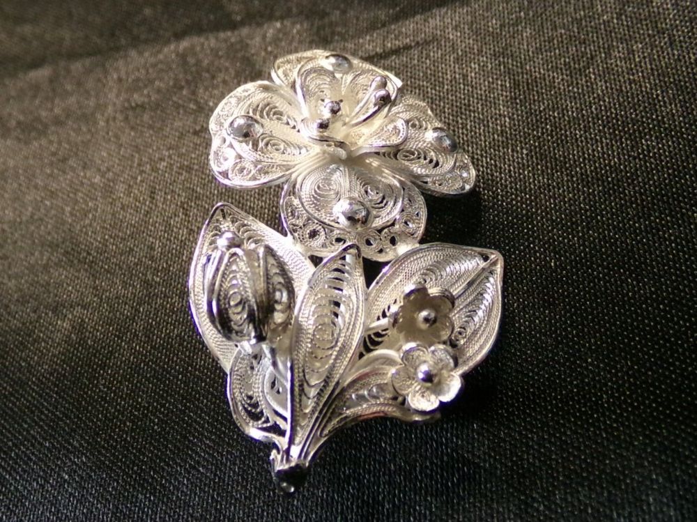 Trachtenschmuck zur Berner Sonntagstracht (Gebraucht) in Langenthal für CHF 50 – mit Lieferung ...