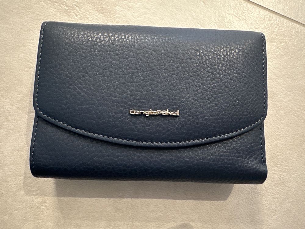 Damen Portemonnaie dunkelblau (Gebraucht) in Zug für CHF 15 – mit ...