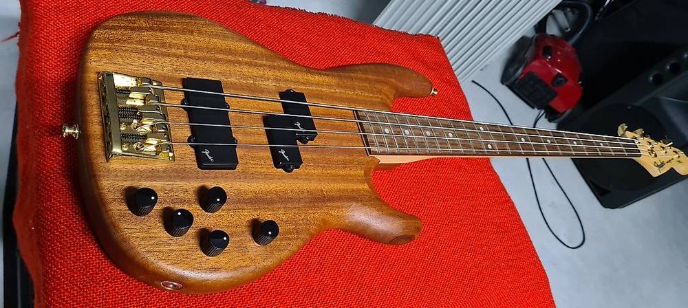 Fender Zone Bassgitarre (neu!!) mit Koffer (Neu (gemäss Beschreibung ...