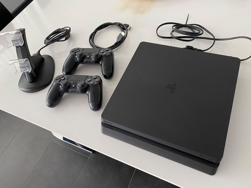 PS4 + Zubehör (Gebraucht) in Neuenegg für CHF 181 – mit Lieferung auf ...