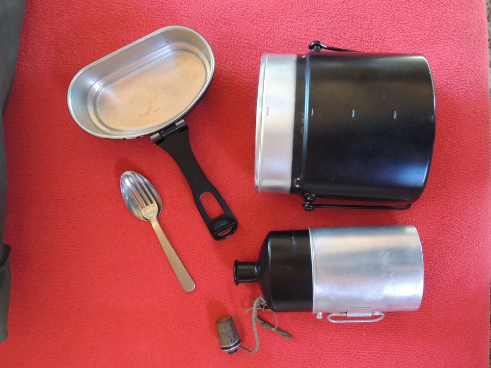 Schweizer Armee Militär Gamelle mit Besteck sehr sauber (Gebraucht) in Uznach für CHF 10 – mit ...