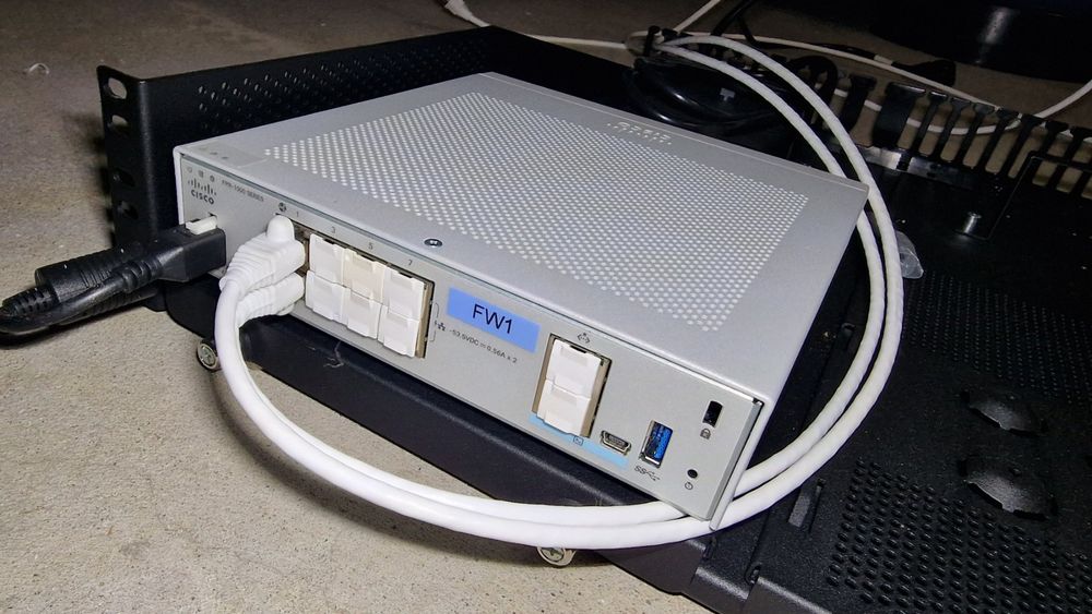 Cisco Firepower 1010 Firewall mit 19" Rack Mount kit (Gebraucht) in ...