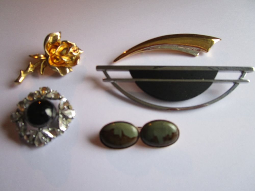 5 Broschen Modeschmuck (Gebraucht) in Heimberg für CHF 2 – mit ...