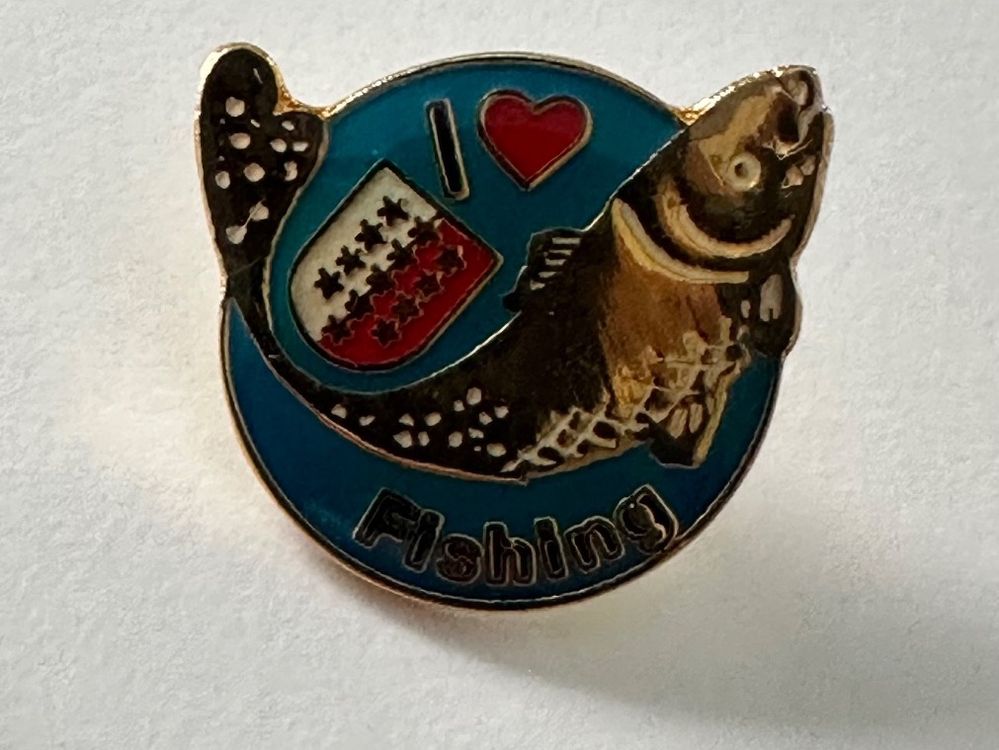 Fisch Pin + (Gebraucht) in Gutenswil für CHF 4 – mit Lieferung auf Ricardo kaufen