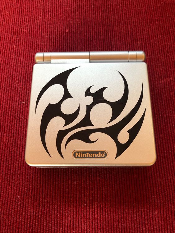 Nintendo Game Boy Advance SP tribal mit originalem Ladegerät (Gebraucht ...