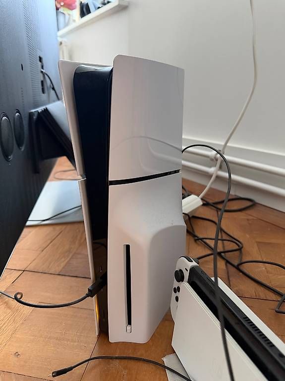 Playstation 5 (incl. Headset und 2 Controller) (Gebraucht) in Zürich ...