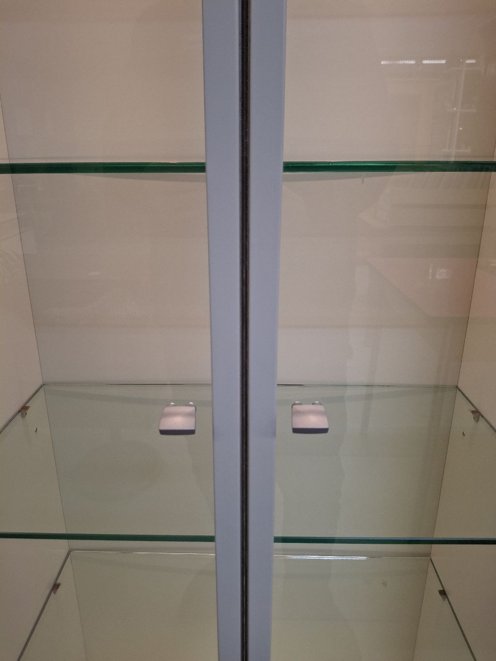 Vitrine Schrank mit Glastüren, Glasböden und Beleuchtung (Gebraucht) in ...