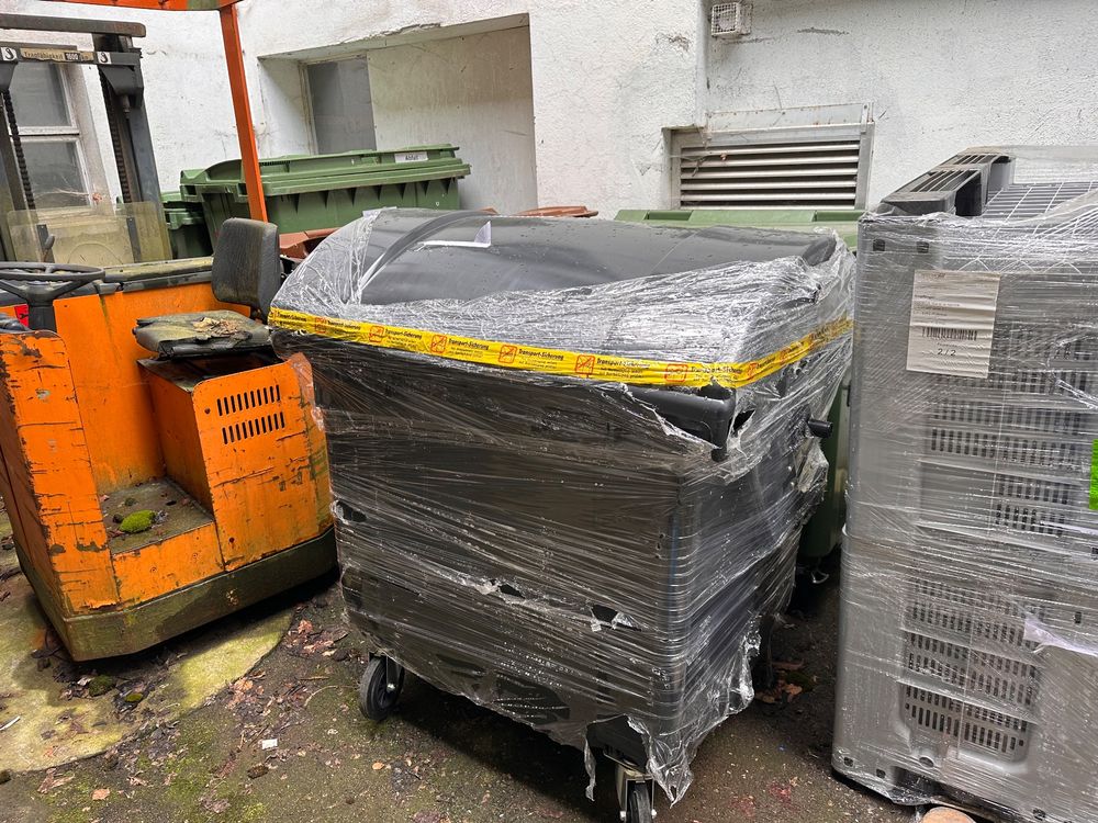 neuer Müllcontainer mit Schiebedeckel, 1100 l, statt 1262.- (Neu ...