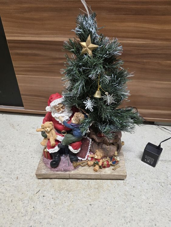Weihnachtsdeko Tannenbaum mit LED und Santa Figur 🎅🎄🎁 | Kaufen auf Ricardo
