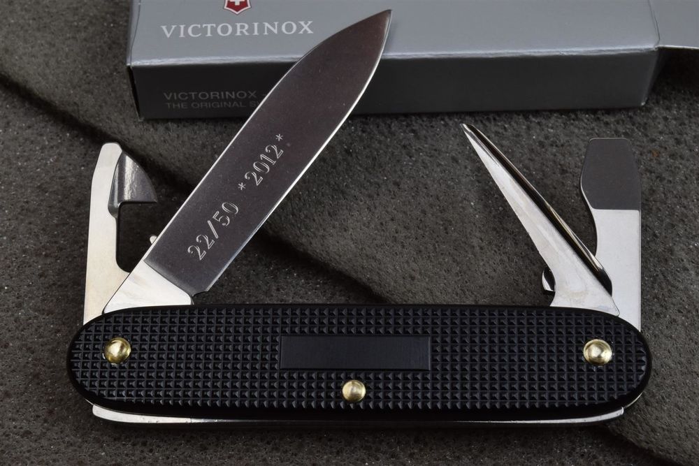 Victorinox Alox Pioneer black rot 2012 (Neu und originalverpackt) in Disentis/Mustér für CHF 415 ...