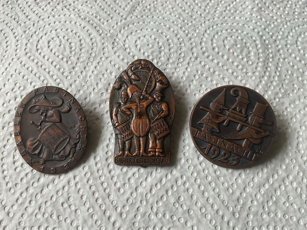 Basler Blaggedden (Gebraucht) in Schneisingen für CHF 15 – mit Lieferung auf Ricardo kaufen