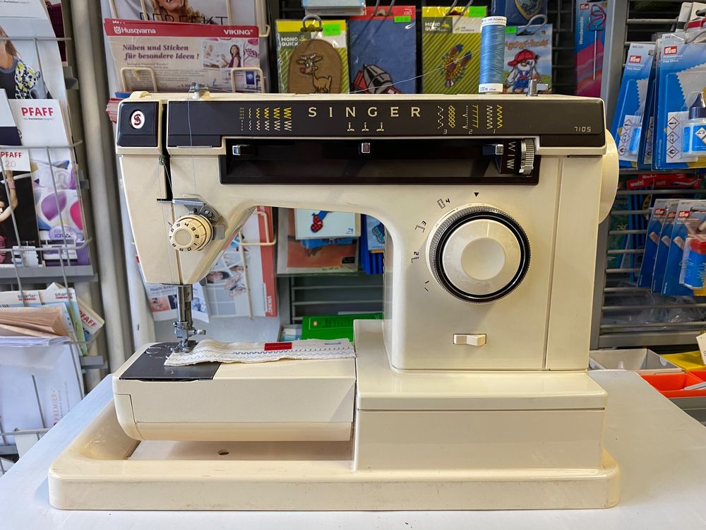 Nähmaschine Singer 7105, mit 8 Stichprogrammen, ab Fr. 1.-- (Gebraucht ...