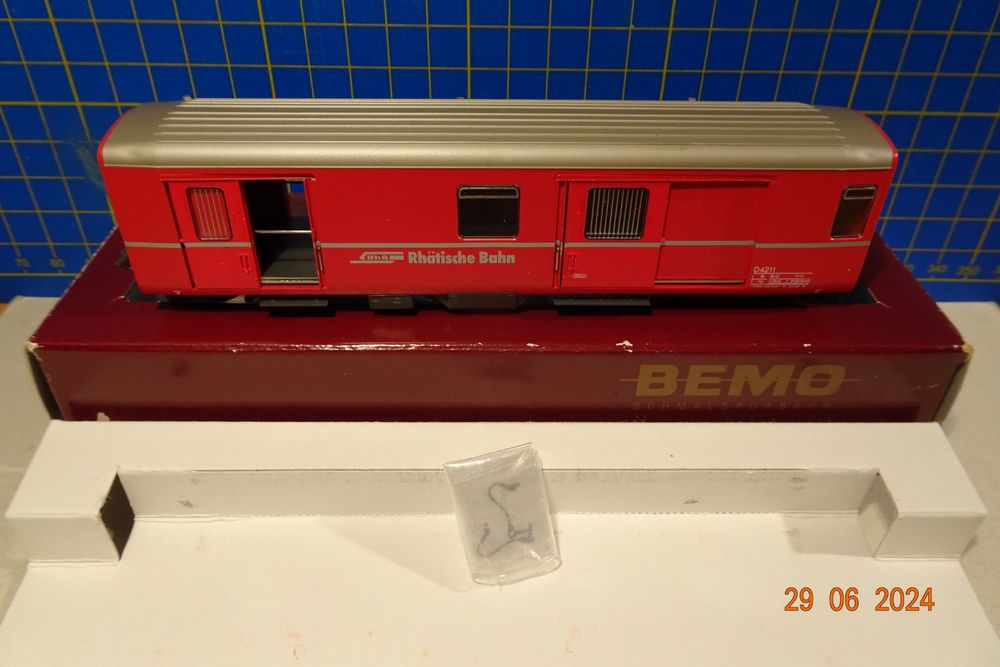 A vendre un fourgon Bemo HOm RhB D 4212 rouge (Neu (gemäss Beschreibung ...