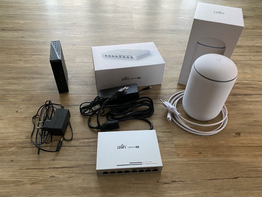 Heimnetzwerk Bundle Unifi UDM + 8 Port PoE Switch + VDSL (Gebraucht) in ...