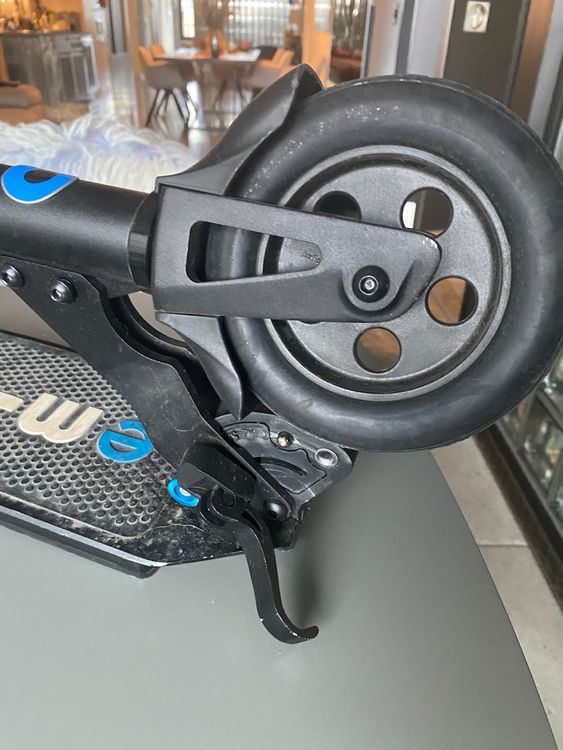 E-Trottinett EMicro One mit Tretunterstützung | Kaufen auf Ricardo