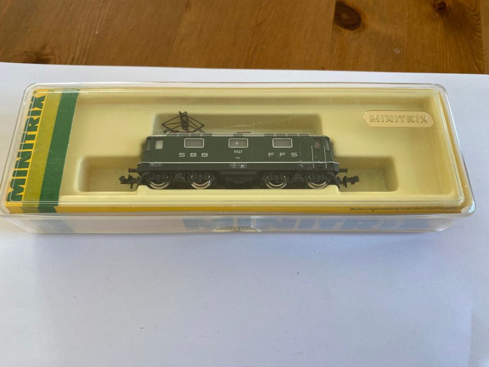 Minitrix Re 4/4 II grün (ein Stromabnehmer) NR 2071 (Neu (gemäss ...