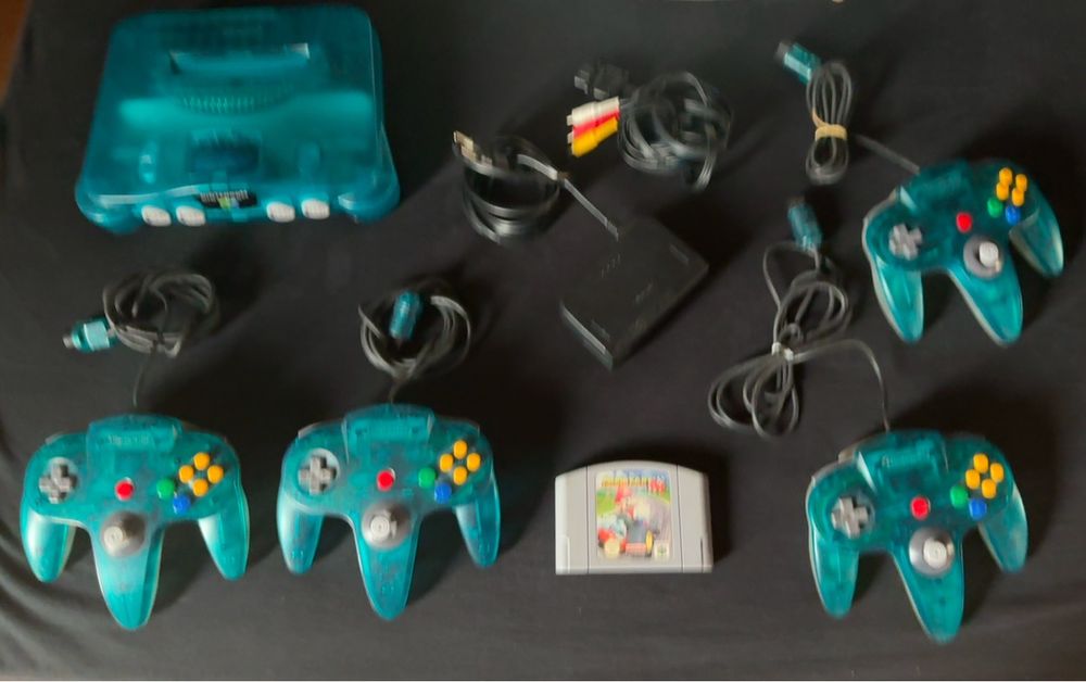 Console Nintendo 64 bleue turquoise + Mario Kart (Gebraucht) in Le Mont ...