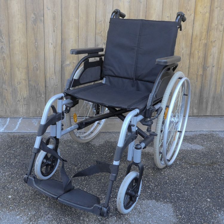 Rollstuhl Breezy, SB 46 cm, Zusatzbremsen, nur CHF 199 (Gebraucht) in Lengnau für CHF 199 – mit ...