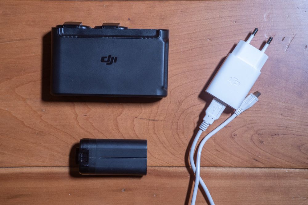 3x DJI Intelligent Flight Battery Mavic Mini / Charging Hub (Gebraucht ...