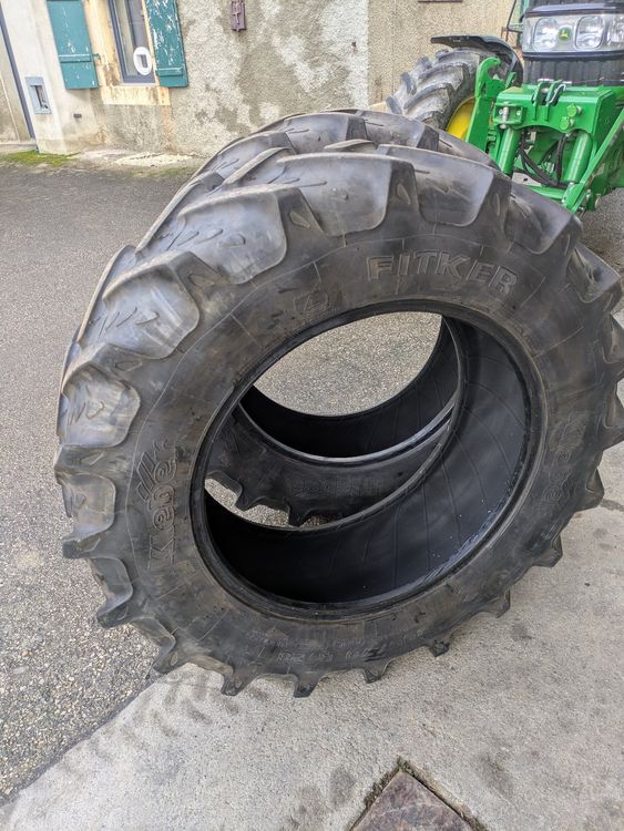 Pneus 360/70R28 (Gebraucht) in Vullierens für CHF 50 – nur Abholung auf ...