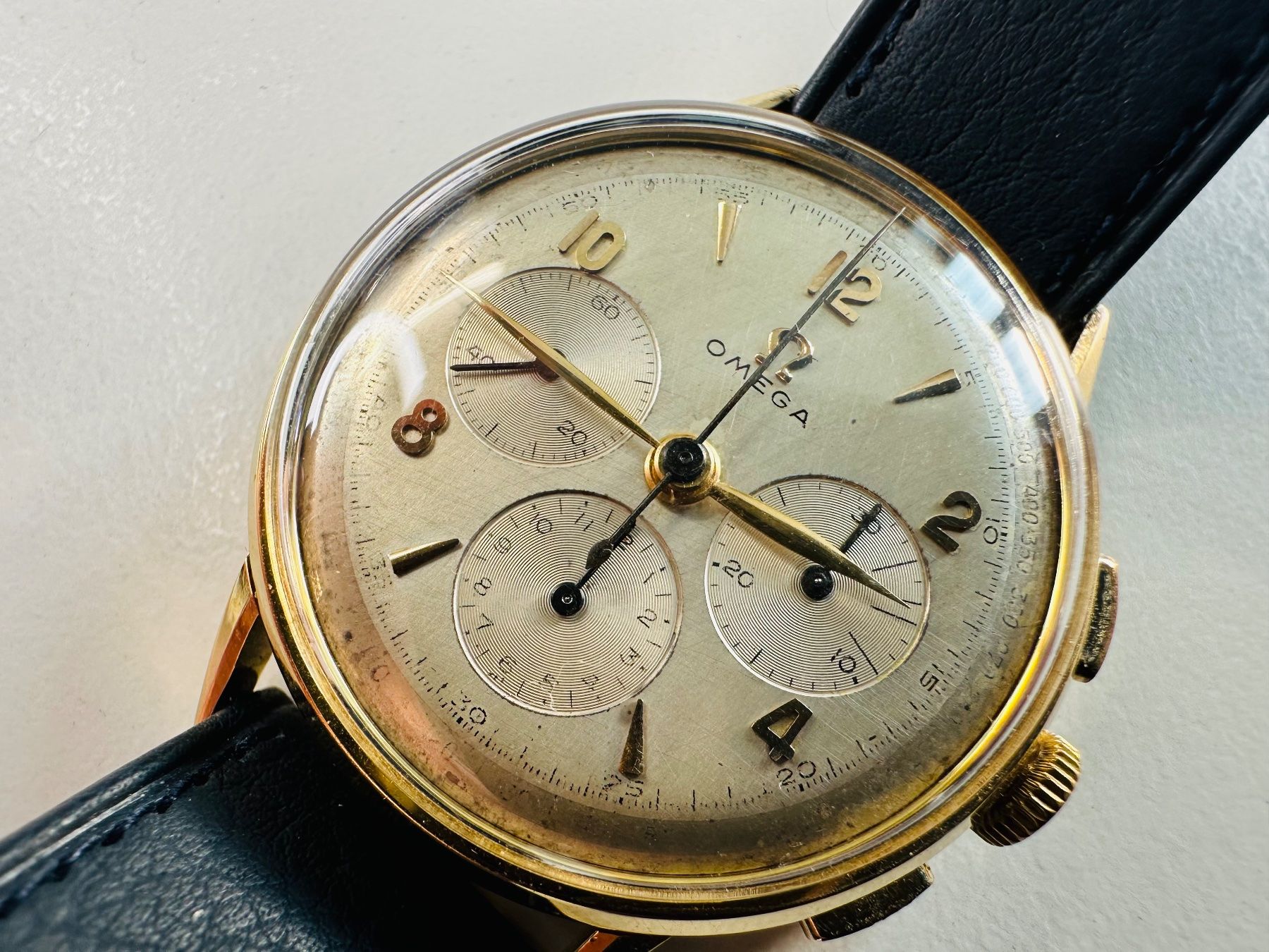 Omega Chronograph Vintage 18 Karat Gold, 1950er Jahre, selte (Gebraucht ...
