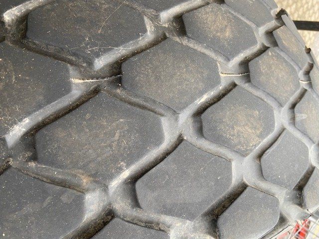 Traktor Reifen 13.6-28, Pneu, Rad (Defekt) in Neudorf für CHF 1 – nur ...