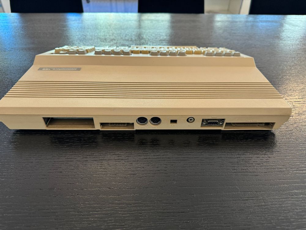originaler Commodore 128 Computer - Vintage - | Kaufen auf Ricardo