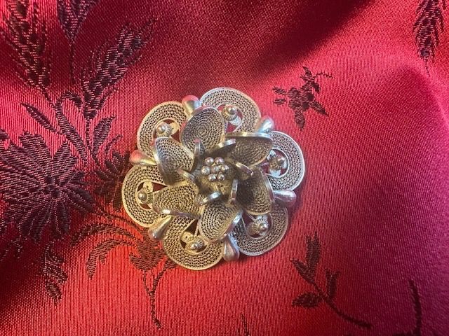 Tracht, Berner Tracht, Trachtenbrosche, Silber (Gebraucht) in Hindelbank für CHF 120 – mit ...