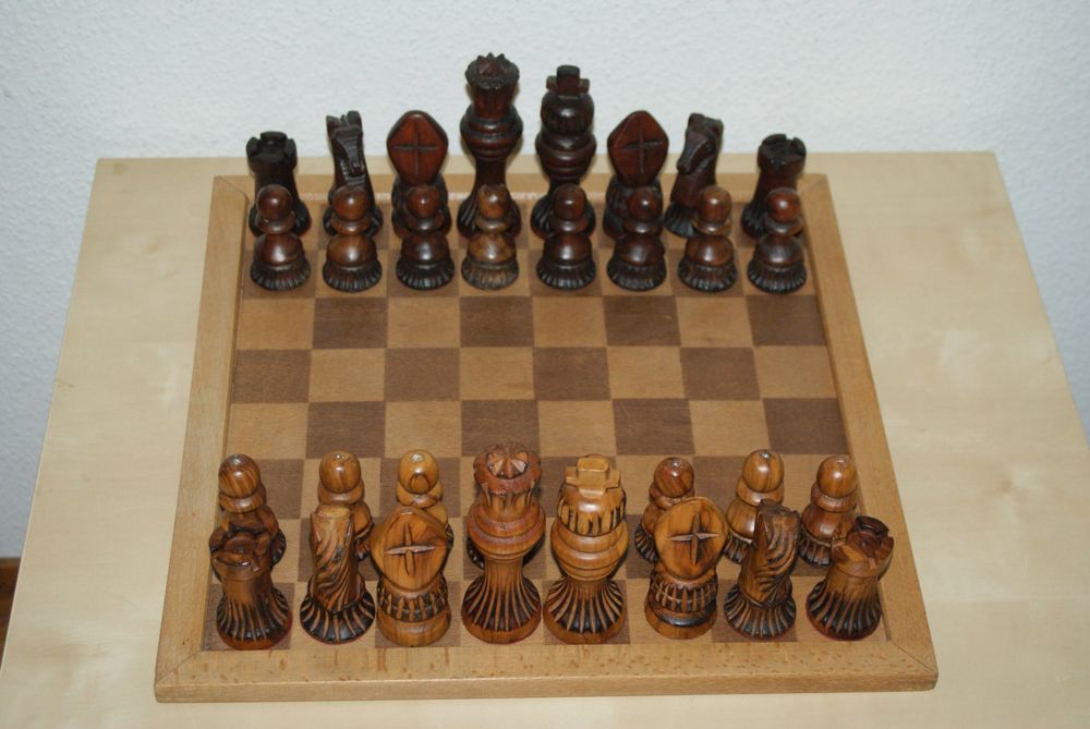 Schach mit Figuren aus Holz, Schachbrett (Gebraucht) in Zürich für CHF ...
