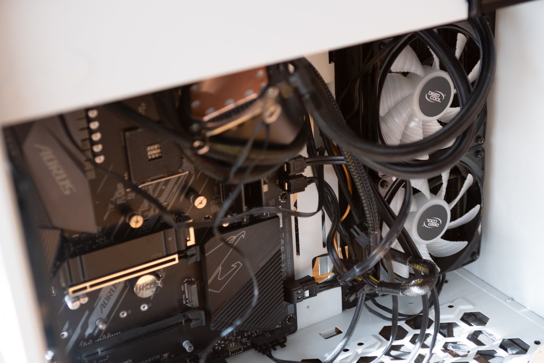 Pack de pièces PC avec boîtier et 16GB DDR4 (D'occasion) à Corseaux ...