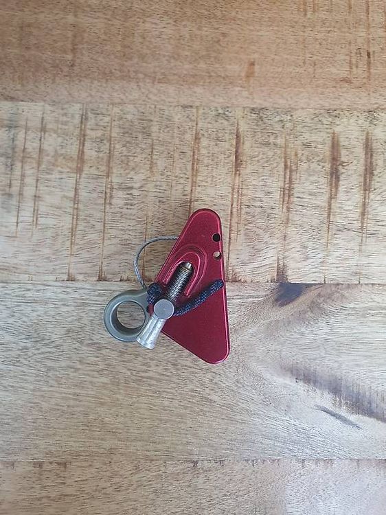 Petzl Microcender Seilklemme (Gebraucht) in Zermatt für CHF 29 – mit ...