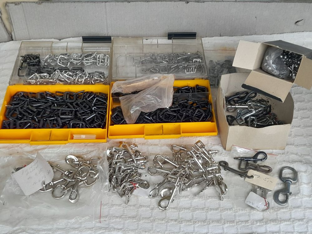 Sattler Utensilien/ Gurtschnallen, Karabiner, Nieten...etc. (Gebraucht ...