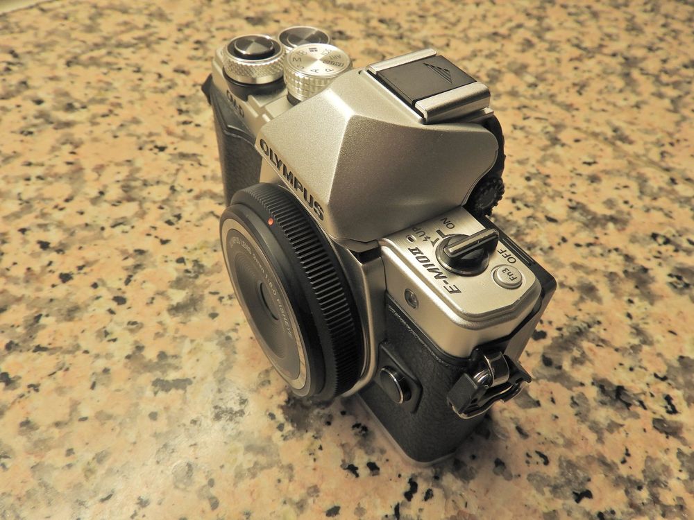 OLYMPUS OM-D E-M10 Mark II SET------ nur 1.966 Auslösungen (Gebraucht ...